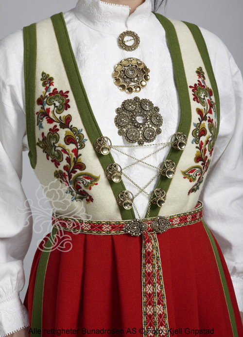 Vest-Telemarksbunad | Bunadrosen AS - Vi kan Bunad